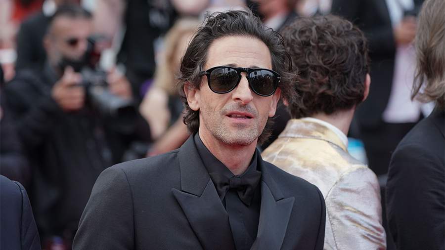 A makeup artist mistook Adrien Brody's nose for a false nose and tried to remove it | Известия
